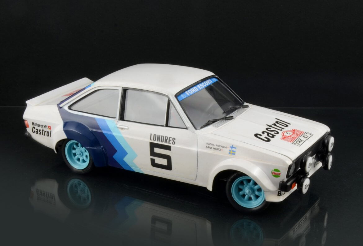 1:24 Scale Italeri Ford Escort Mk2 White/Blue Model Kit #1232p - Kent ...