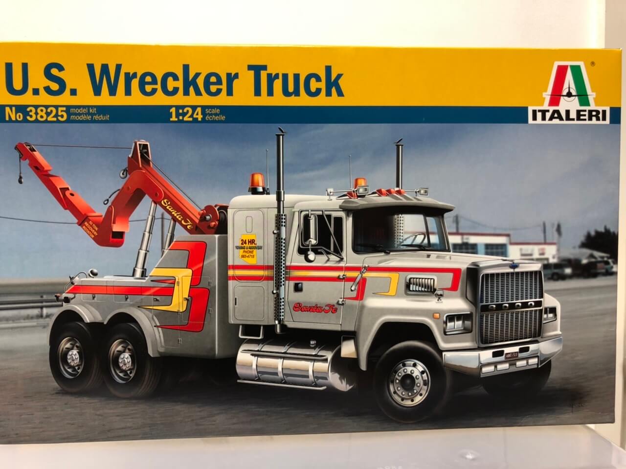 1:24 Scale Italeri US Wrecker Truck Model Kit #1455p - Kent Models