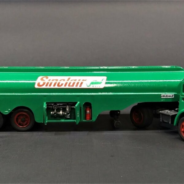 1:48 Scale Atlantis White-Fruehauf Gas Truck Model Kit #1567 - Kent Models