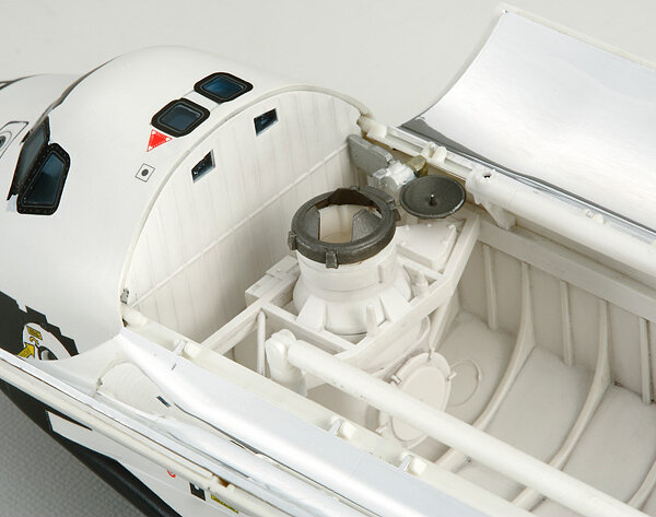 1:100 Scale Tamiya Space Shuttle Atlantis Model Kit - Kent Models