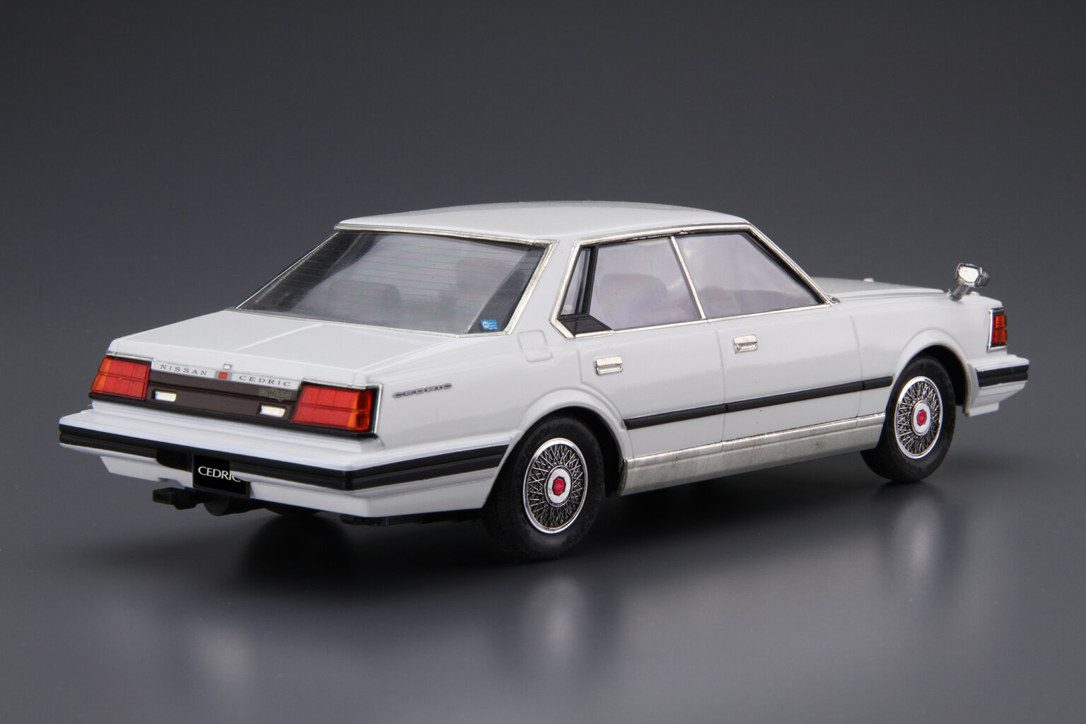 1:24 Scale Aoshima Nissan P430 Cedric/Gloria 4HT 280E Brougham Model ...